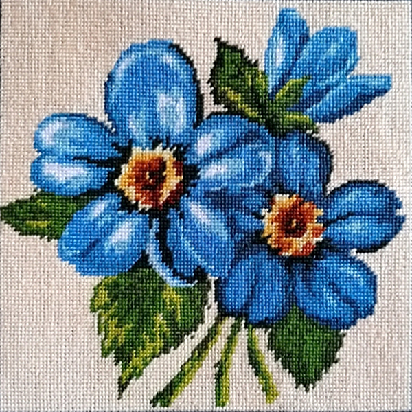 Goblenul cusut Floare albastră, de Mitroi Denisa Adriana - 12 x 12 cm ...